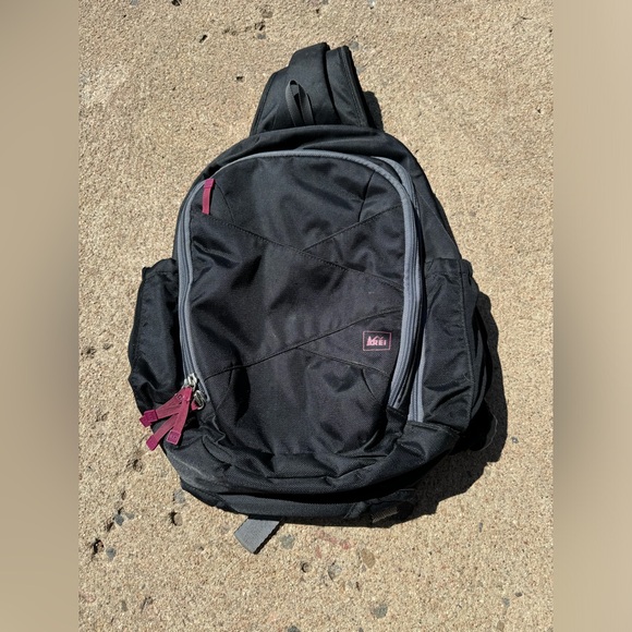 REI | Bags | Rei Agility Crossbodytabletsmall Laptop Commute Bag | Poshmark